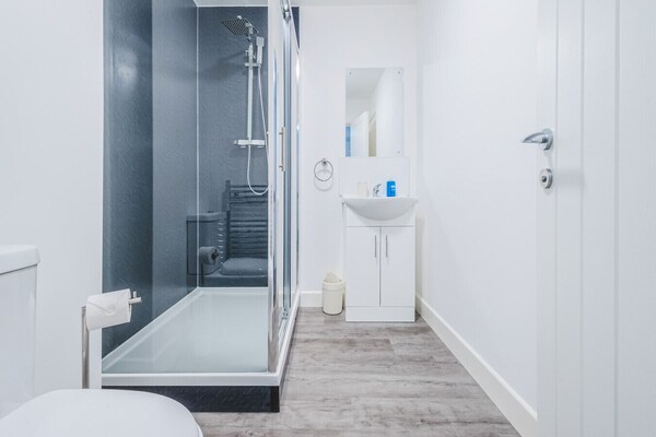 4 Regent Circus Apartment Central Location Long Stays - 스윈던