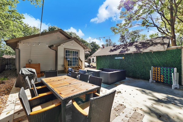 Spacious 3 Br Home Backyard Oasis College Hill - Wichita, KS
