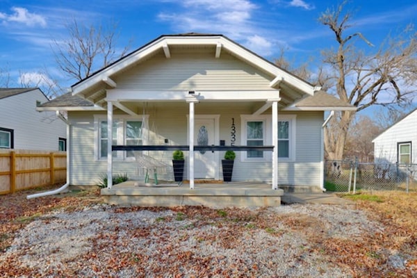 4-br Quiet Retreat, Mins From Downtown Wichita - 威奇托