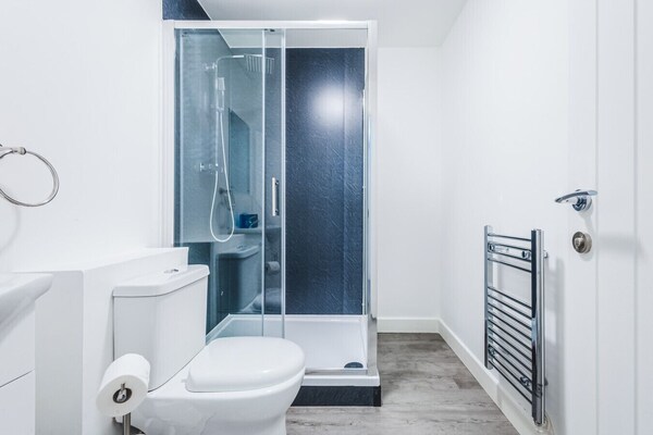 3 Regent Circus Apartment Central Location Long Stays - Swindon