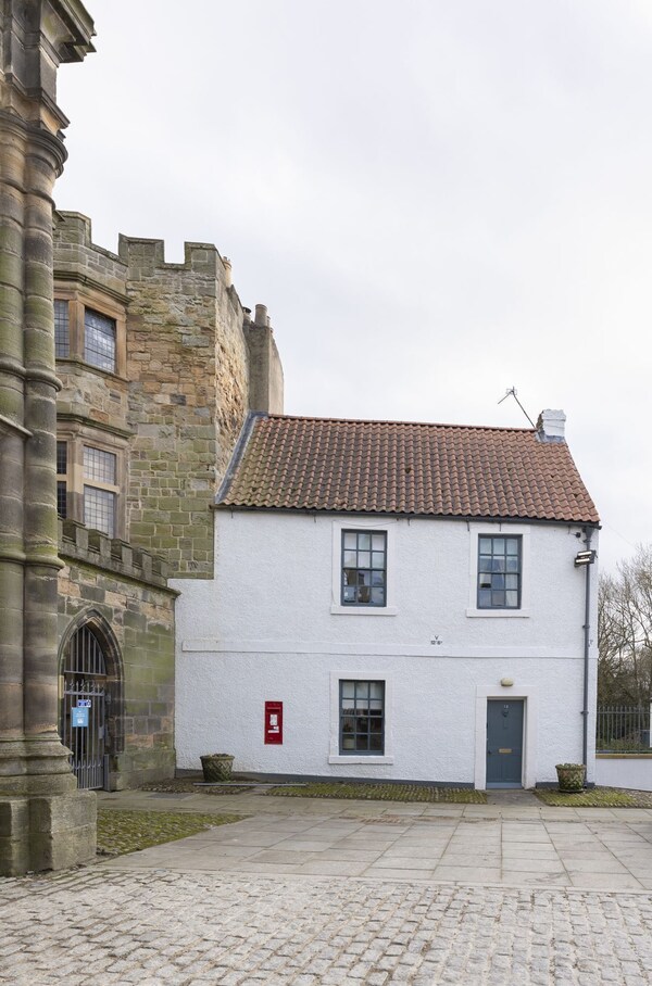 Palace Garden Cottage - Sleeping 6 Guests In 3 Bedrooms - Bishop Auckland