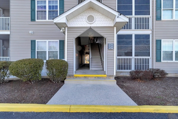 Cozy Creekwood Condo Near Beaches, Trails & Dining 2br/2ba With Porch - Lewes, DE
