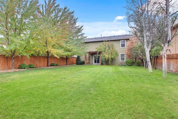 Stunning Private Home With Hottub Sleeps 16 - Eagle Island State Park, Eagle