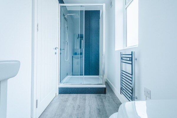 7 Regent Circus Apartment Central Location Long Stays - Swindon