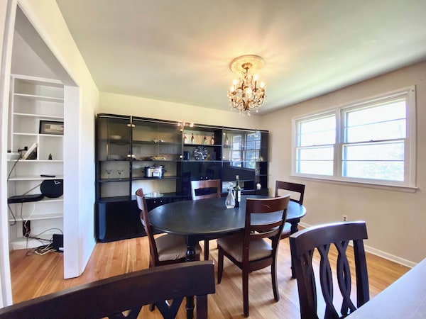 Spacious 5-bedroom House In Welcoming Wilmington With Wifi, Ac, Large Yard - New Castle, DE
