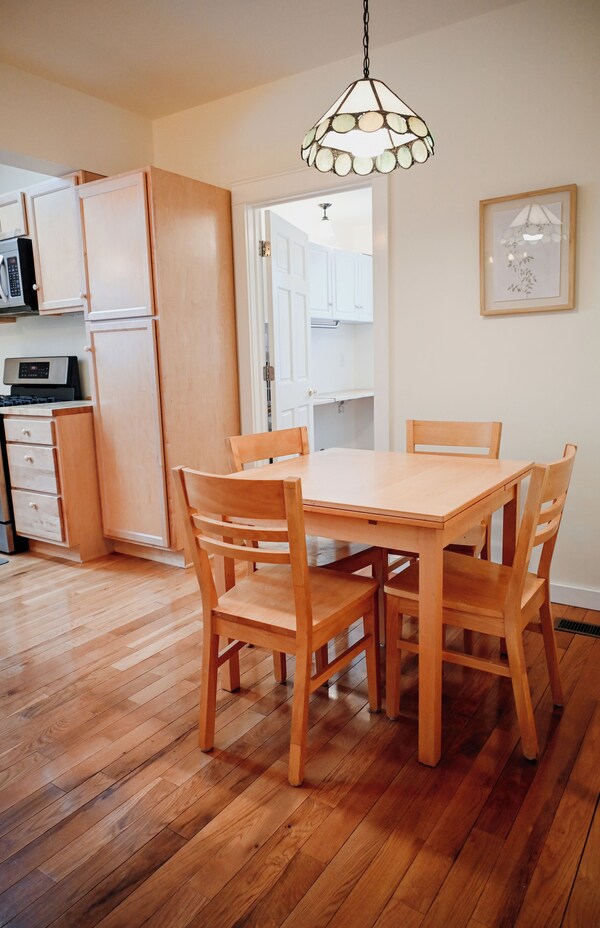Red House On The Corner Walk To Beach, Marina & Dining. Family-friendly Luxury - Leelanau State Park, Northport