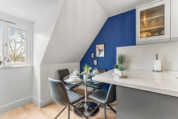 The Modern Gems Of Central Canterbury - Sleeps 14 - Whitstable