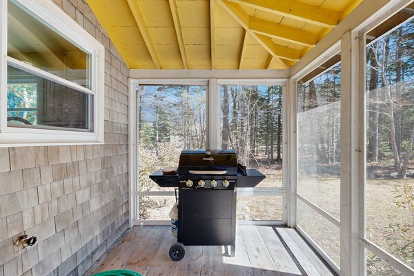 Fully Remodeled Coastal Retreat With Spacious Deck And Dog-friendly Comfort - Boothbay Harbor, ME