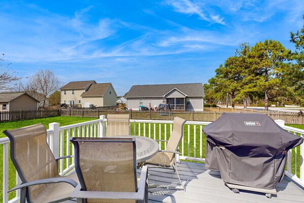 Dog-friendly Coastal Home W/ Enclosed Yard, Shared Pool And Public Kayak Launch - Beaufort