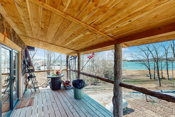 Dog Friendly Cozy Lake Front Cabin W/wi-fi, Dual Decks, Private Dock, Play Yard - Dandridge, TN