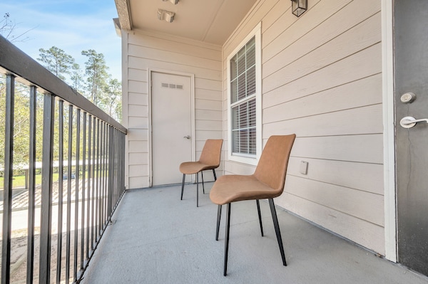 Charming 1bd In Magnolia - Pool, Gym & Steps From Shops! - Stagecoach, TX