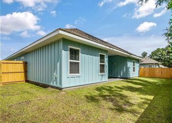 Beach - Short Drive - 4 Bdr (1k, 3q); 3 Ba; Newly Constructed House; Sleeps 8 - Foley, AL