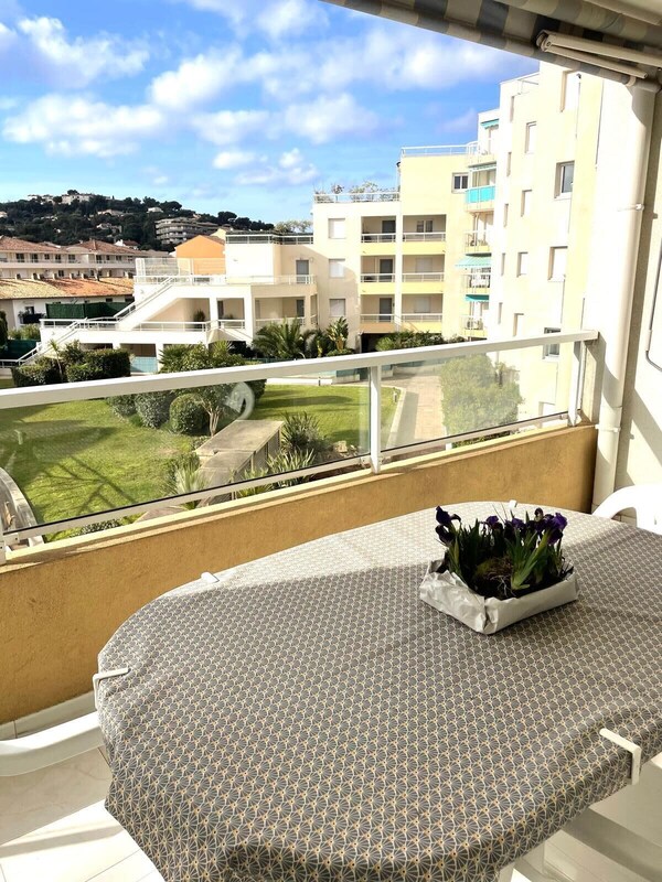 Apartment With Terrace In Cavalaire-sur-mer - La Croix-Valmer