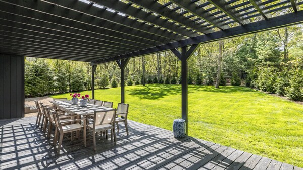 Modern Sag Harbor Escape, Moments From The Water And Long Beach To View... - The Hamptons, NY