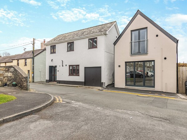 2 Bedroom Accommodation In Narbeth - Narberth