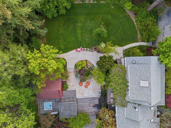 Dreamy 5-bedroom Estate In Beautiful Downtown Nevada City With Pool - Nevada City, CA
