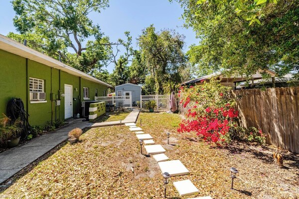 Charming 1-bedroom Tiny House With Wifi, Ac In Bradenton - Bradenton, FL