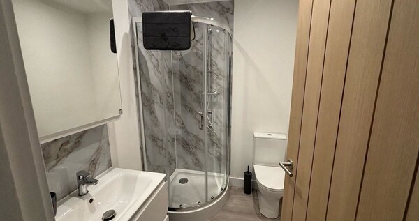 Inviting 2 Bed Apartment - Wi-fi - Northampton