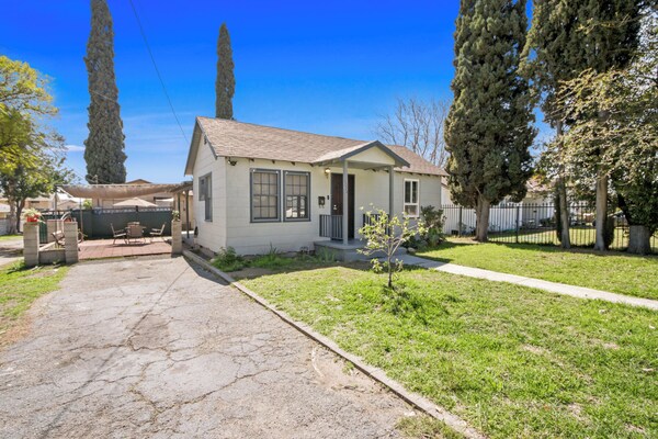 Charming 2-bedroom House Ontario Free Rv Parking - Upland, CA