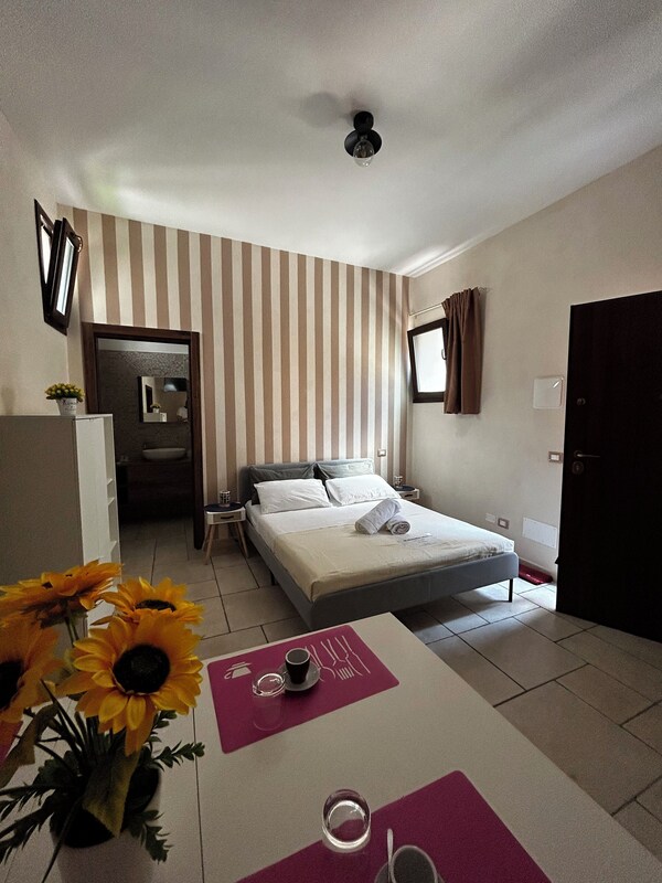 Standard Room For 1-4 Guests  Comfortable Stay In Pulsano Historic Center - Leporano
