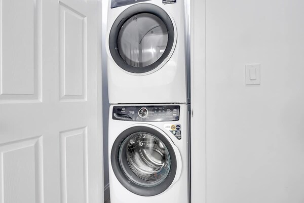 Urban Nest #2 | Bright 1bd Steps From Downtown - Schenectady, NY