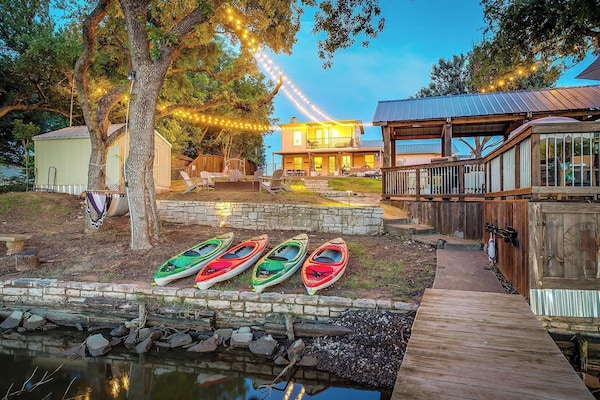 Lakefront Oasis: Pool, Hot Tub, Veranda, Fire Pit, Covered Dock W/ Scenic Views - Granbury, TX
