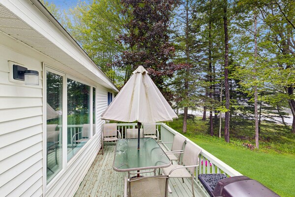 Charming Coastal Retreat With Comfortable Living Space And Washer/dryer - Forest Lake, Friendship