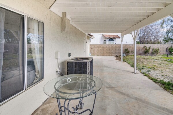 < 1 Mi To Antelope Valley Mall: Spacious Retreat! - Little Rock Lake, Juniper Hills
