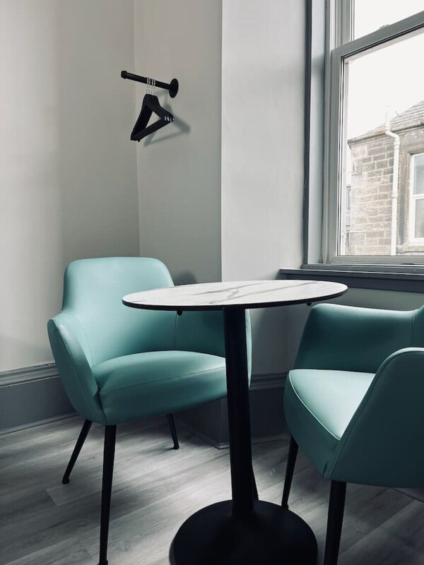 Stylish Studio King Room, En-suite & Kitchenette (Room 2) - Peebles