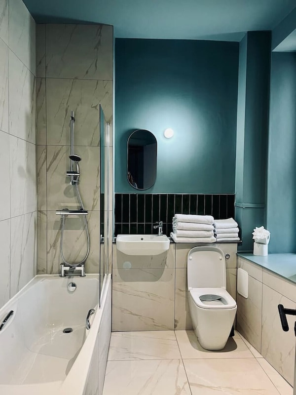 Stylish Studio-king & Twin, En-suite, Kitchenette (Room 4) - Peebles