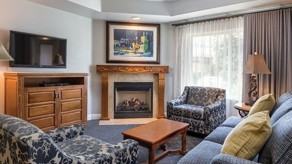 Sip, Savor & Stay In Style  A Wine Country Escape- Wyndham Vino Bello- 1 Bd. - Napa Valley, CA