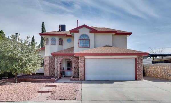 3-bedroom House In Charming El Paso With Wifi, Refrigerated Ac. Book Now - El Paso, TX