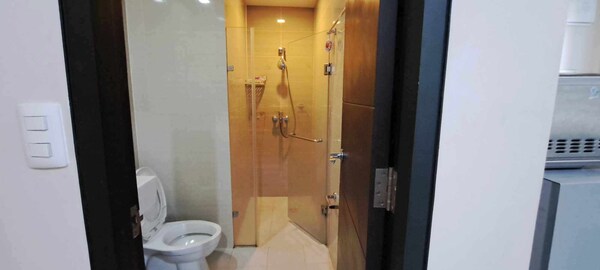 Cozy Condo In Fantastic 101 Newport With Wifi, Fitness Room, Ac Just Across Naia - Makati