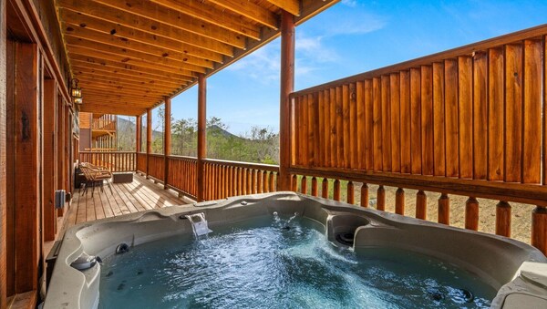 Luxe Memory Maker View Indoor Pool Games Sleeps 20 - Sevierville