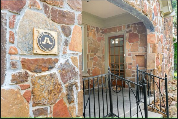 Historic Home Near Stadiums & Uta - Arlington, TX