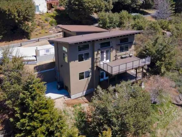 The North Peak Retreat - Mountain Modern!  Views, Gym, Pet Friendly - Cuyamaca Rancho State Park, Julian