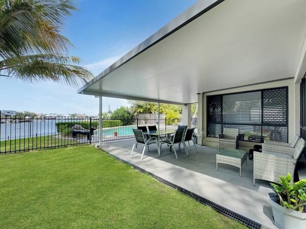 Spacious Family & Pet-friendly Home On The Water - Brisbane