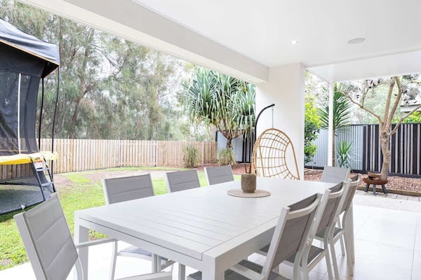 Saltbreeze - Laidback Poolside Living By The Canal - Mooloolaba