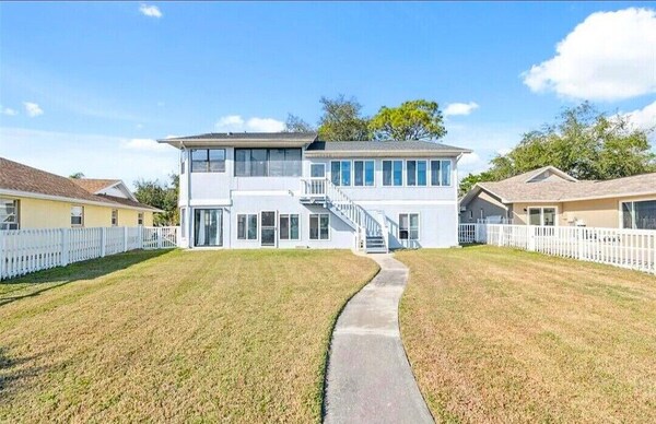 Beautifully Furnished Waterfront 4br, 2bath Home With Access To Gulf Of America - New Port Richey, FL