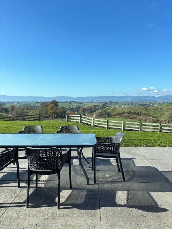 The Home On The Hill - Putāruru