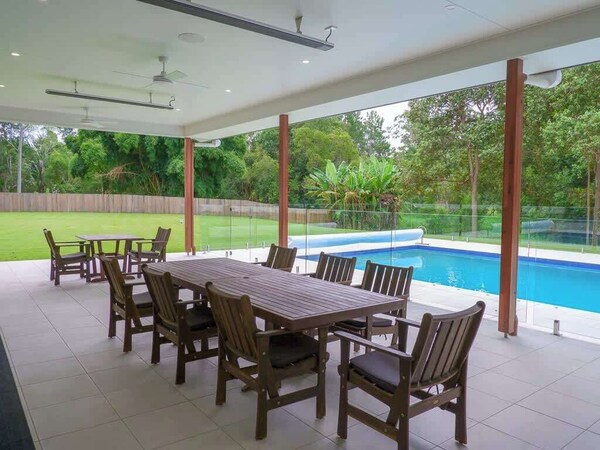 Hinterland Haven - Heated Pool & Lush Surrounds - Australia Zoo, Beerwah