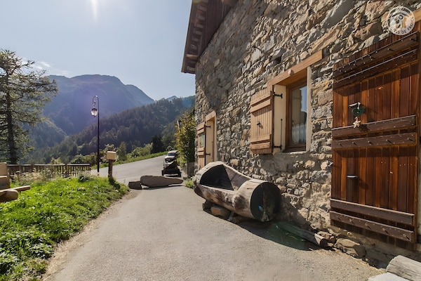 Chalet 'L'ours' With Mountain View - Valmeinier
