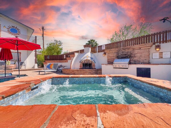 Massive Home Compound! Family Friedly Oasis! Dog Friendly! - Tempe, AZ