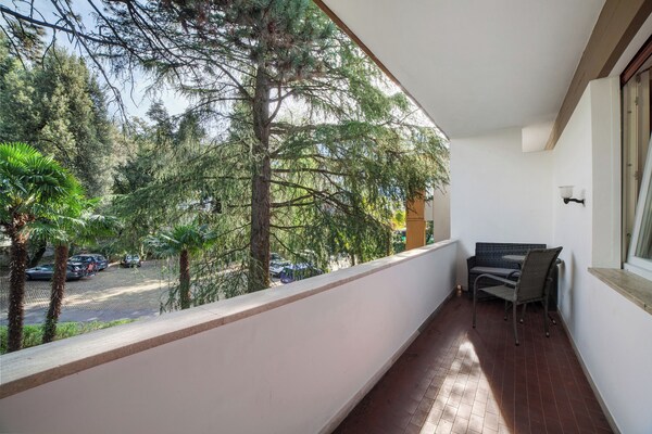 Ferienwohnung 'Modern Park' Mit Gemeinschaftsgarten, Balkon Und Wi-fi - Lana