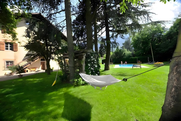 Ferienwohnung 'Schnatzhof Typ A7' Mit Bergblick, Gemeinschaftspool Und Wi-fi - Goldrain