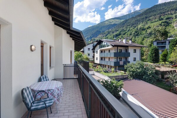 Ferienwohnung 'Schnatzhof Typ A10' Mit Bergblick, Gemeinschaftspool Und Wi-fi - Goldrain