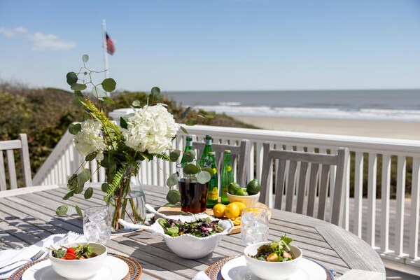 Luxurious Oceanfront Home, Private Beach Access, Hot Tub - Kiawah Island, SC