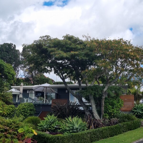 Stylish Sanctuary On The Coast - Katikati