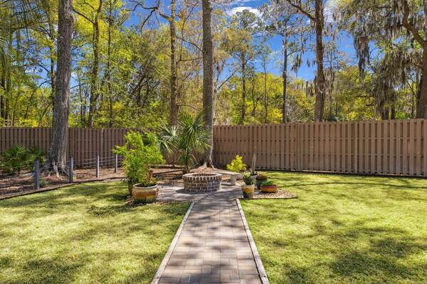 Spacious 4-bedroom Retreat With Backyard Oasis - Hilton Head Island, SC