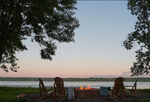 Embrace Nature's Embrace! Near Kingston Point Beach, Free Breakfast And Parking - Rhinebeck, NY